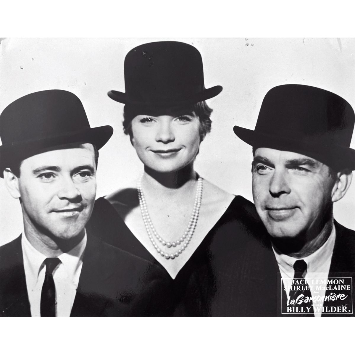 Photo d'exploitation française de LA GARÇONNIERE - 21x30 cm. N01